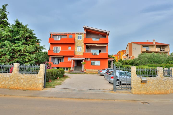 L&l Holiday Apartaments
S Pogledom Na More - Zadar