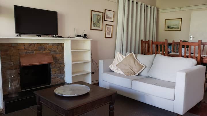 Awesome Garden Flat, Un Sec Clear, Starlink, Solar - Zimbabwe