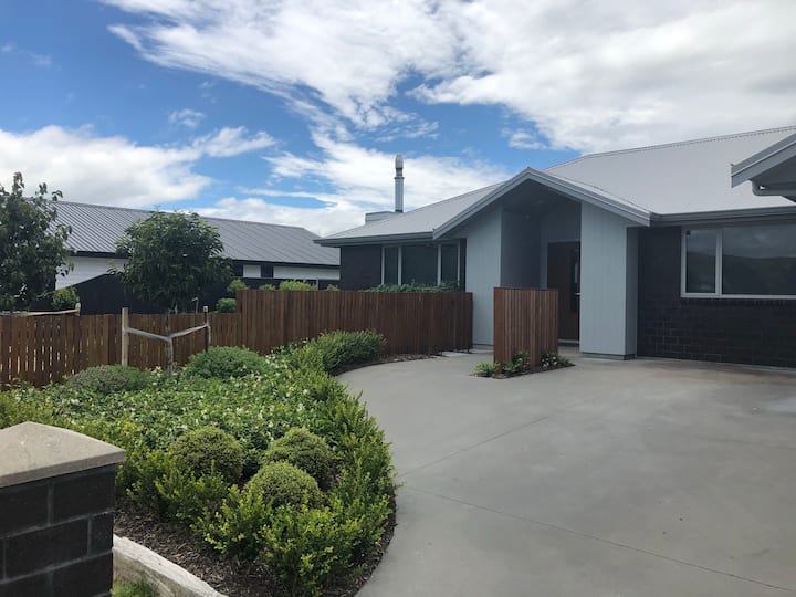 Modern, Spacious And Sunny - No R’n’v Sorry - Gisborne