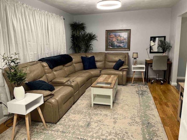 Vb Pool Home: Furnished Monthly Rental - Sleeps 12 - Virginia Beach, VA