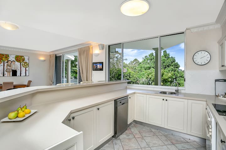 Huge Ground Floor Duplex With Private Gardens - Gordon