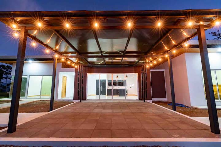 Casa De Volcán - Turrialba