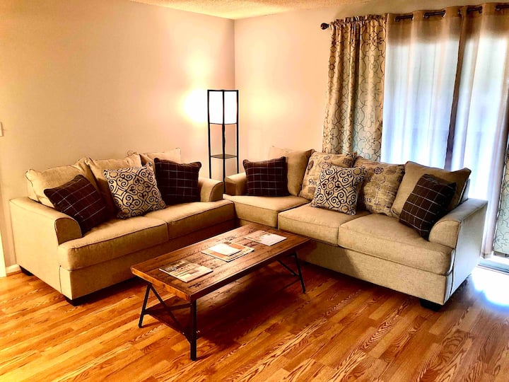 Entire Auburn Condo Walking Distance To Downtown - Auburn, AL