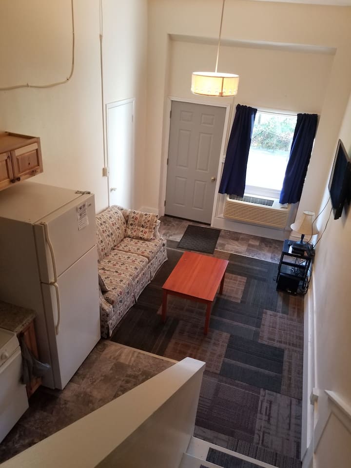 Cozy Studio, With Everything One Would Need! - Wheeling, WV