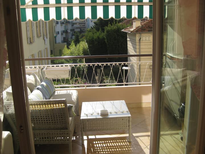 Très Lumineux Et Spacieux Avec Une Jolie Terrasse - Nizza