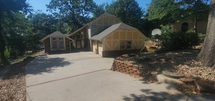Vintage Chalet On Riviera - Fort Smith, AR