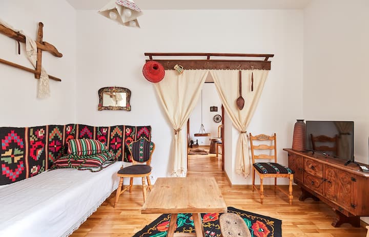 Authentic Romanian Flat In The Heart Of Bucharest - Bucharest