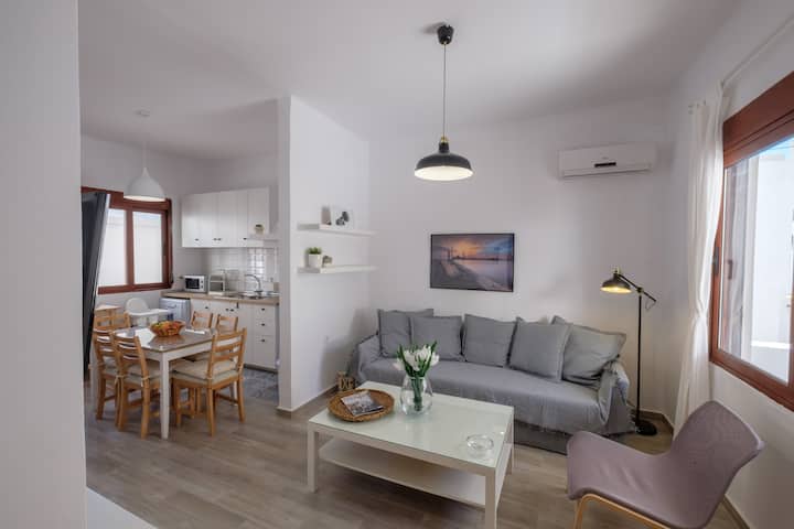 Stylish 2-bed Apartment Near Rhodes Old Town - Greece