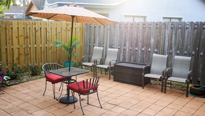 Luxe 5-star Resort, Private Yard + High Speed Wifi - Coral Springs, FL