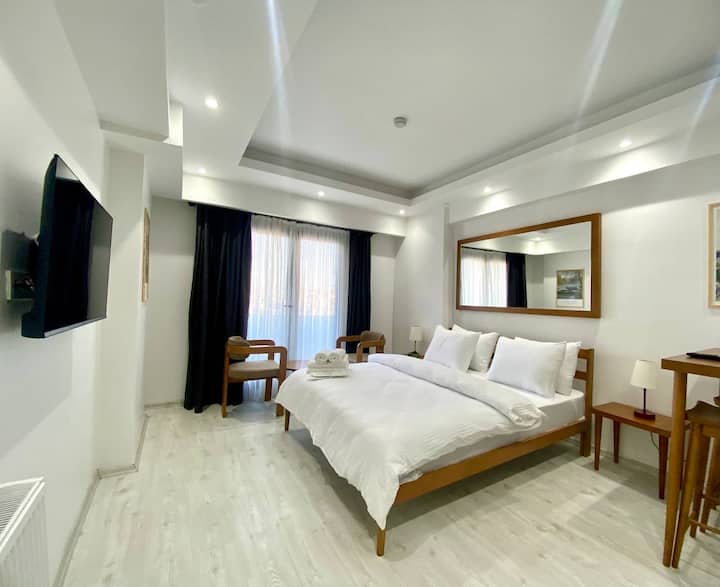 Nostalgia Home (202) With Balcony Located Taksim - Istanbul