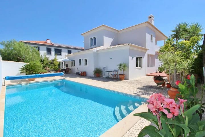 4 Bdrm Villa With Sea View & Pvt Salt Water Pool - Lagos