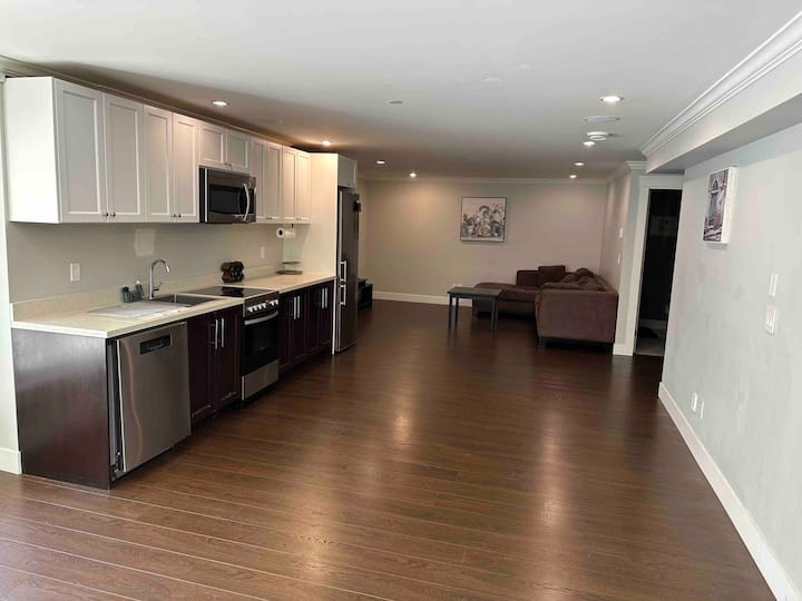 Modern Basement Suite With Natural Light - British Columbia