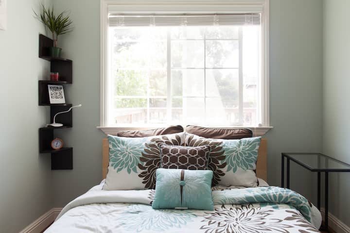 Private Bedroom In West Oakland - Oakland, CA