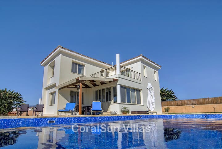 Stunning Beach  Front Villa - Sleeps 10 - Argaka