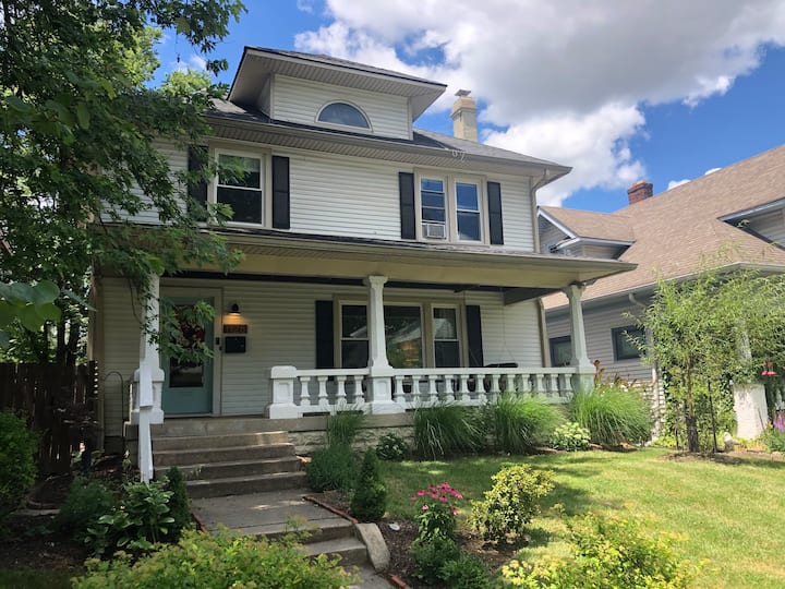 Large Comfy 4 Bedroom House Close To Downtown! - Indianápolis, IN