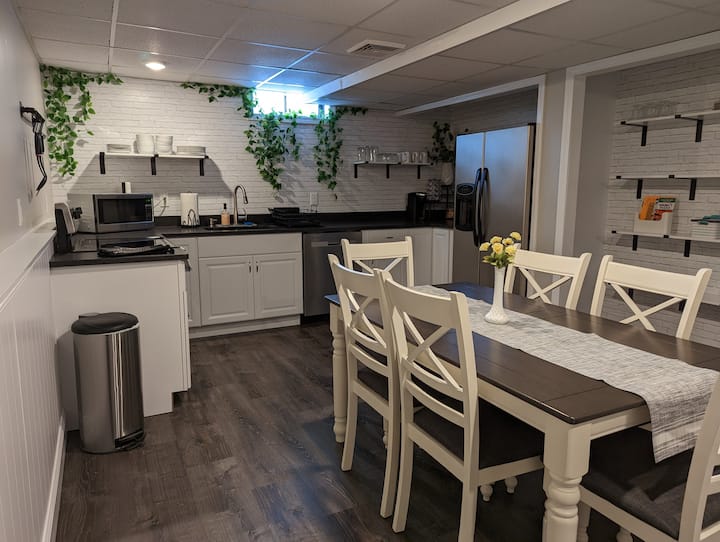 Spacious, Quiet Studio In Great Location! - Springfield