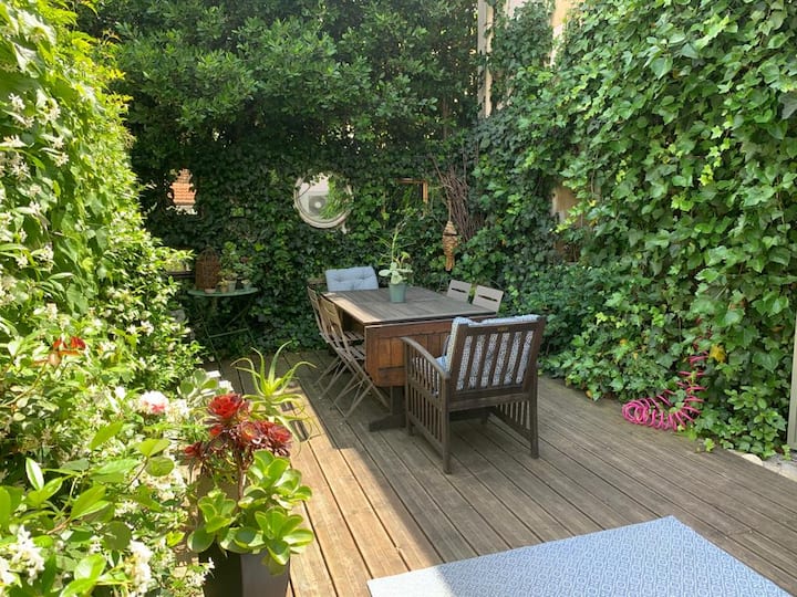 Cuisine, Terrasse Et Parking - Arles