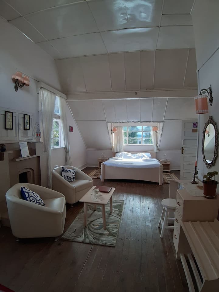 Delightful Room In A Heritage Bungalow @ Aerodene - Shillong