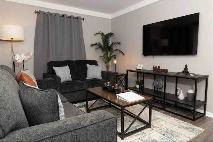Modern Oasis | Insurance/ Temporary Housing - Farmington Hills, MI