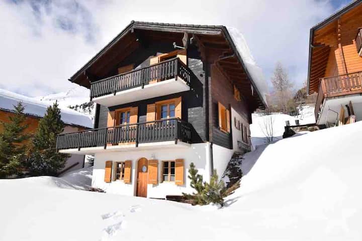Chalet Agréable Pour 10, Ski-in Ski-out, à 1900 M - Sion