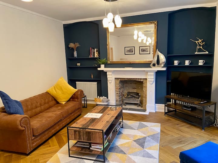 Spacious Property With Parking And Close To Town - Dartmouth