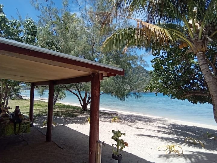 Misi's Nabukeru Beachfront Bure - Fiji