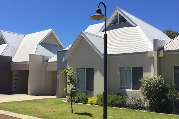 Vue Du Cap Beach House - Unit 50@cape View Resort - Broadwater