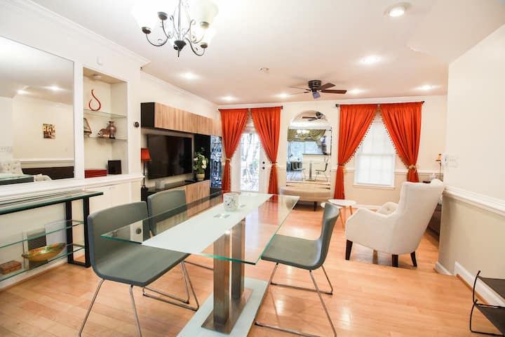 3 Bd 1.5 Ba Glorious & Convenient Dc 30 Min Metro - Reston, VA