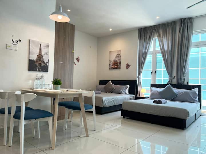 Ksl D’esp |5 Pax| Mall |Pool View +Bathtub+netflix - Riau Islands