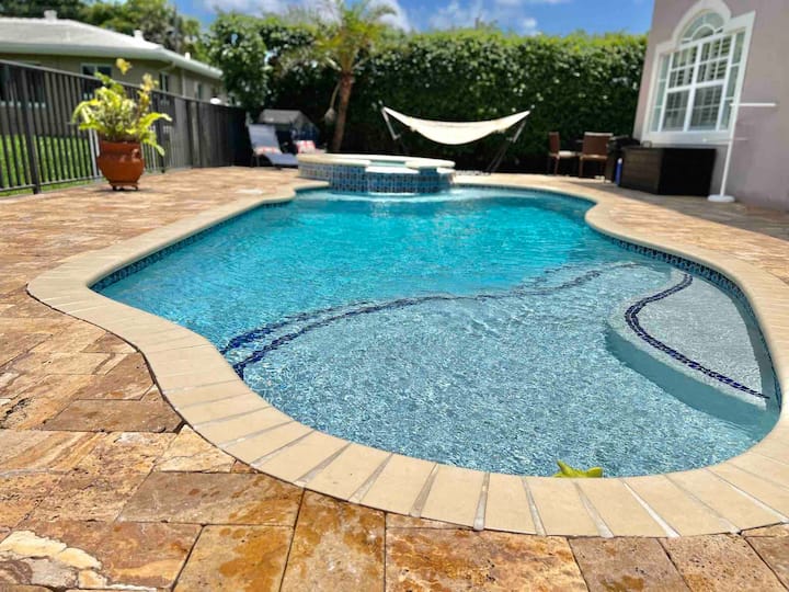 Spacious 4 Bedroom House With Heated Pool - Pompano Beach, FL