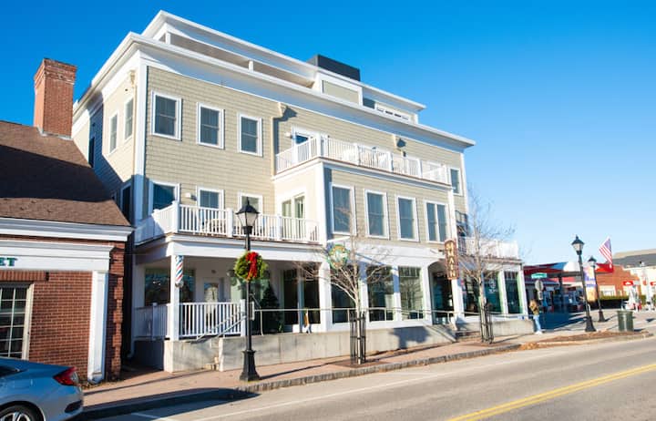 84 Main Kennebunk, Me - Kennebunk, ME