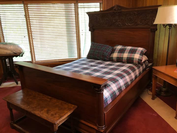 Rustic Cedar Room - Fishers, IN