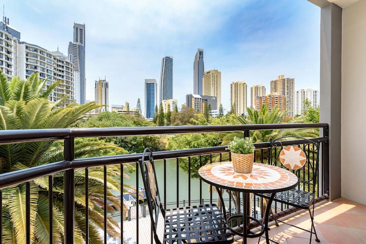 Life's A Beach @ Paradise Island Resort - Surfers Paradise