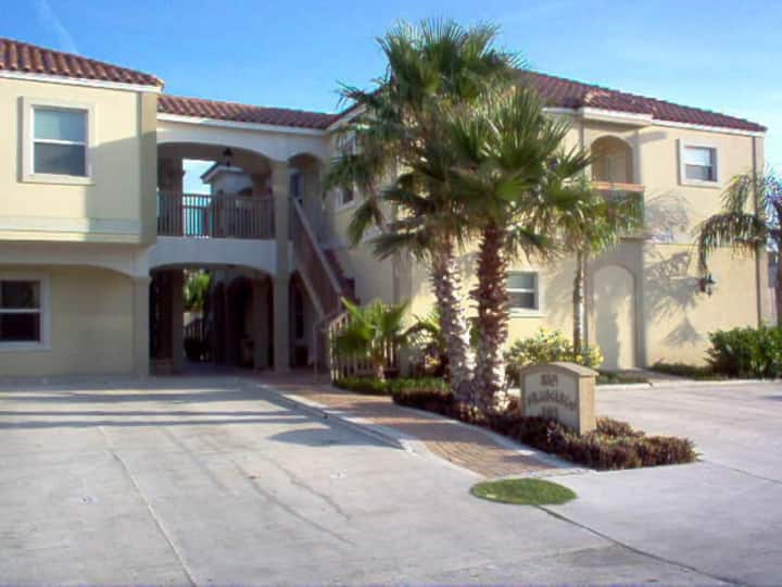 Charming South Padre Walk To Beach & Entertainment - Port Isabel, TX