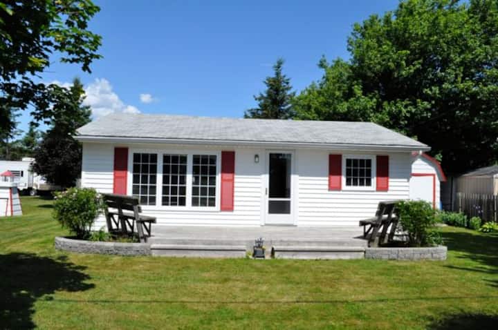 Lobster Lane Cottage: Private Beach Access - Shédiac