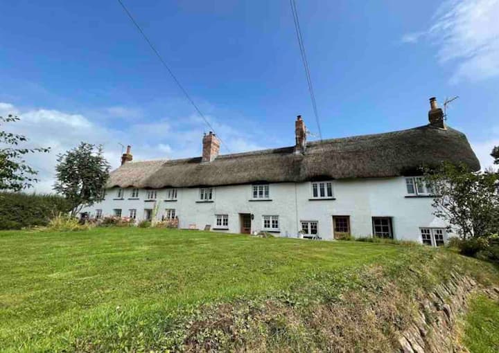 Sea Glimpse 2 Bed Thatched Cottage - Exmouth