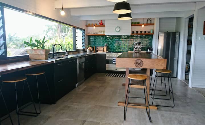 Sunrise+ocean View+chef Kitchen+entertainers Dream - Smiths Lake