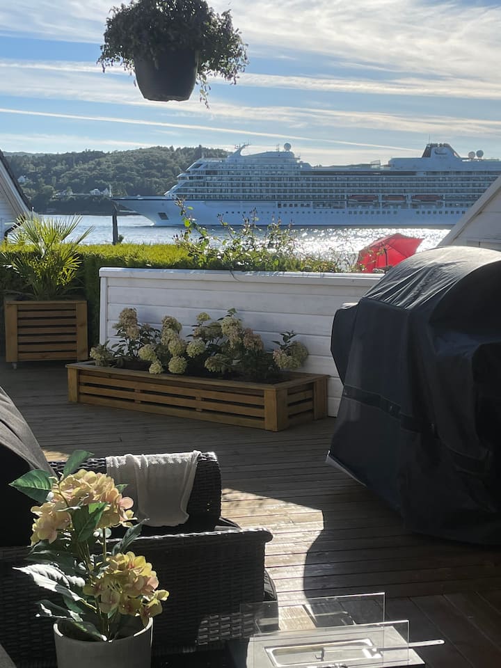 Kajakker | Jacuzzi | Nyoppusset Fra Mars - Bergen Airport (BGO)