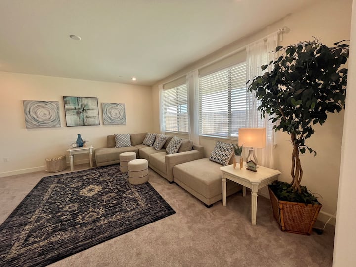 Beautiful & Stylish Brand-new Home In Sacramento! - Sacramento, CA