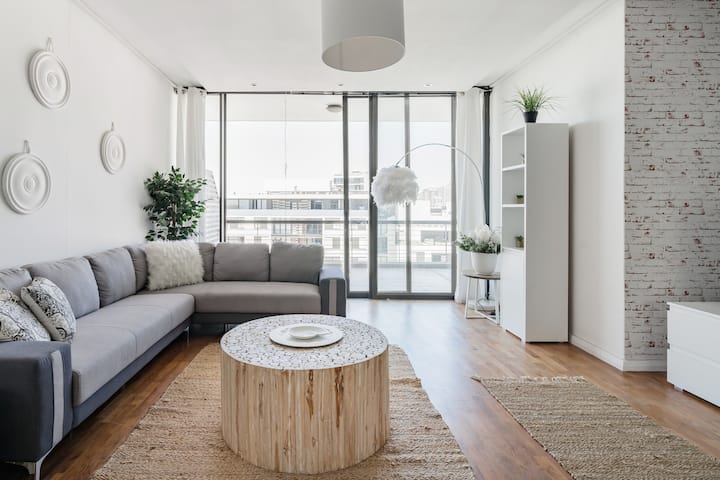 Stylish Open Plan Apartment In The Heart Of Green Point - Cape Town