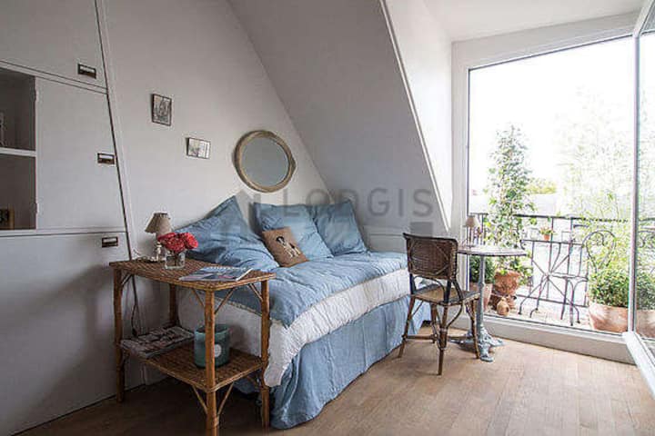 Petit Nid D'aigle Avec Balcon Et Vue Tour Eiffel - Paris