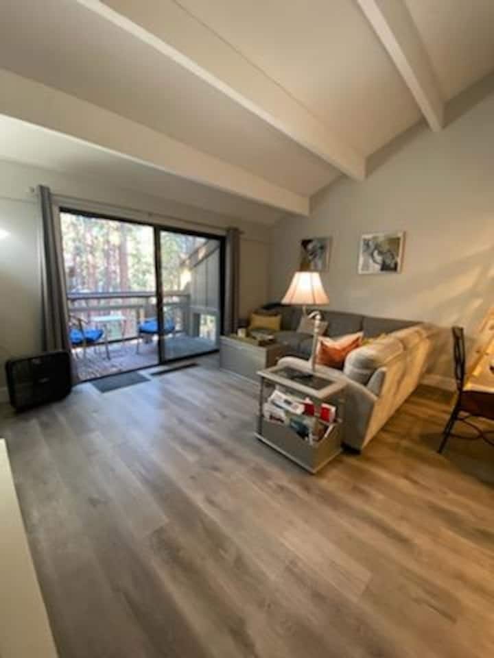 Townhome 2 Queen Beds, 1 Bath - Zephyr Cove, NV