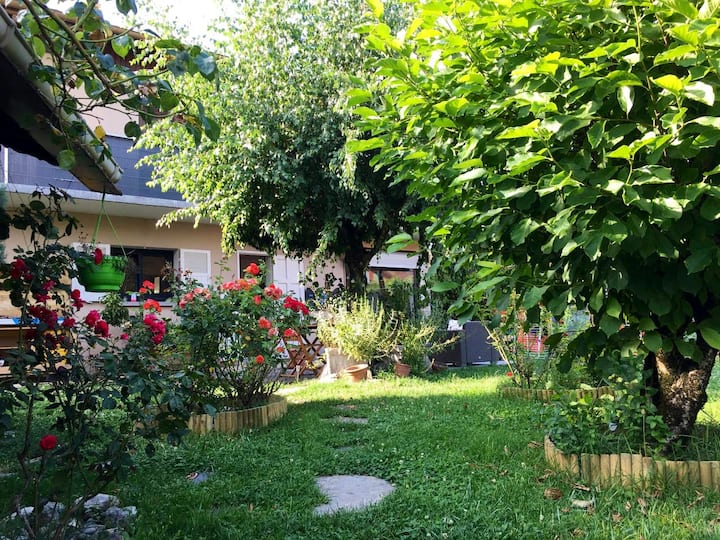 Au Petit Nid - Appartement Douillet Avec Jardin - Albertville