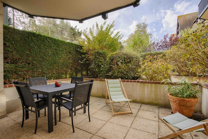 Deauville: Superbe Appartement En  Rez De Jardin - Deauville