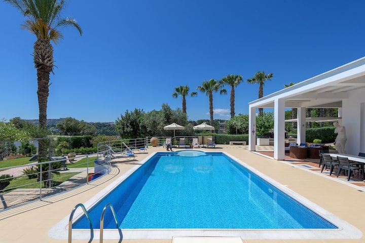 Spacious Grande Villa With A ,450 Sqm Of Unsurpassed Comfort Built In Bbq - Faliraki
