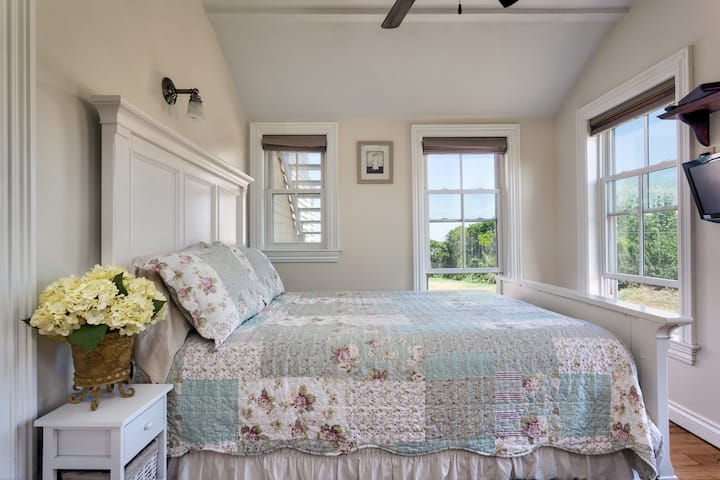 Pearl - Block Island Inns - Block Island, RI