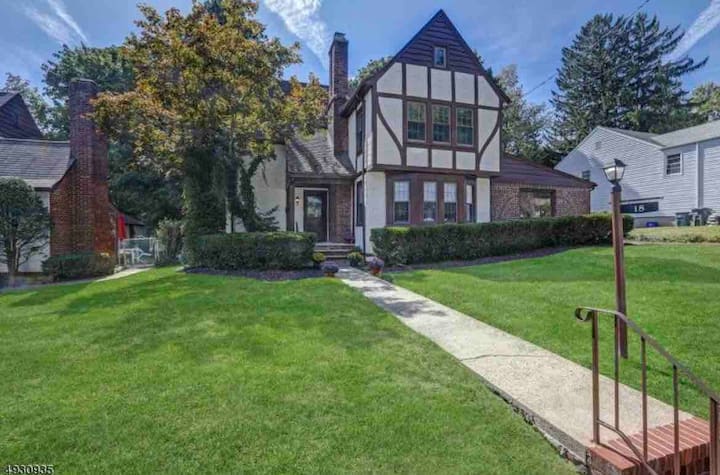Luxury 5br Retreat W/hottub+driver- 15 Min To Fifa - New York City