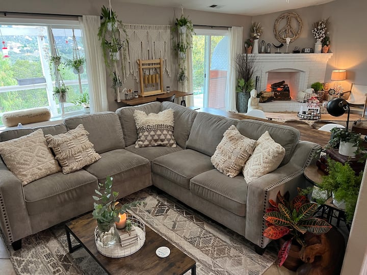 The Farmhouse Retreat - Valley View Casino & Hotel