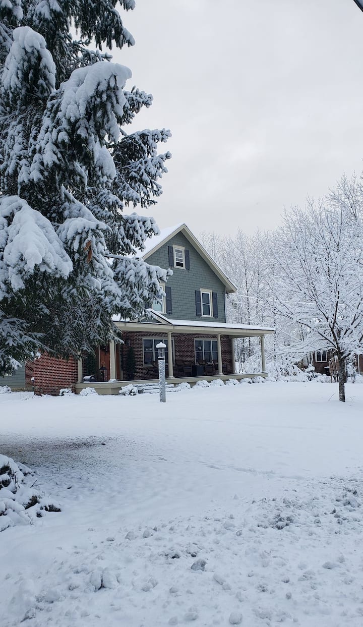 Comfortable Vermont Getaway. Three Bedroom Home. - Rutland, VT