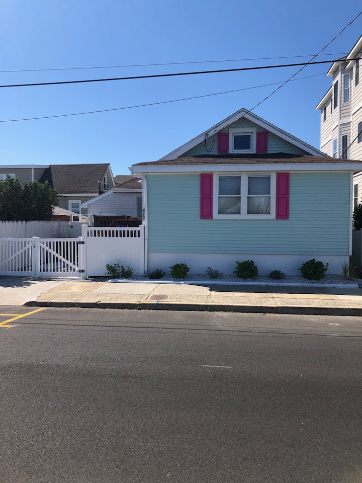 Beach Cottage W/ 3 Br & 1.5 Bath & Outdoor Shower - Wildwood, NJ